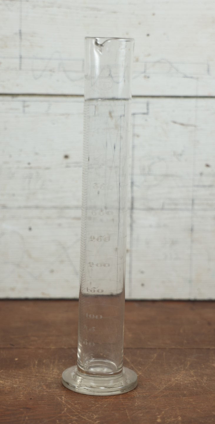Lot 058 - Antique 15°C 500 ml Graduated Chemistry Glass Cylinder, Manu ...