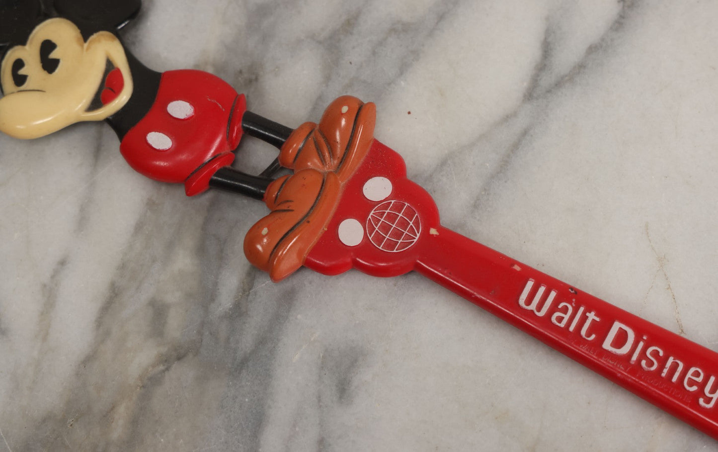 Lot 164 - Vintage Plastic Walt Disney World Mickey Mouse Back Scratche ...