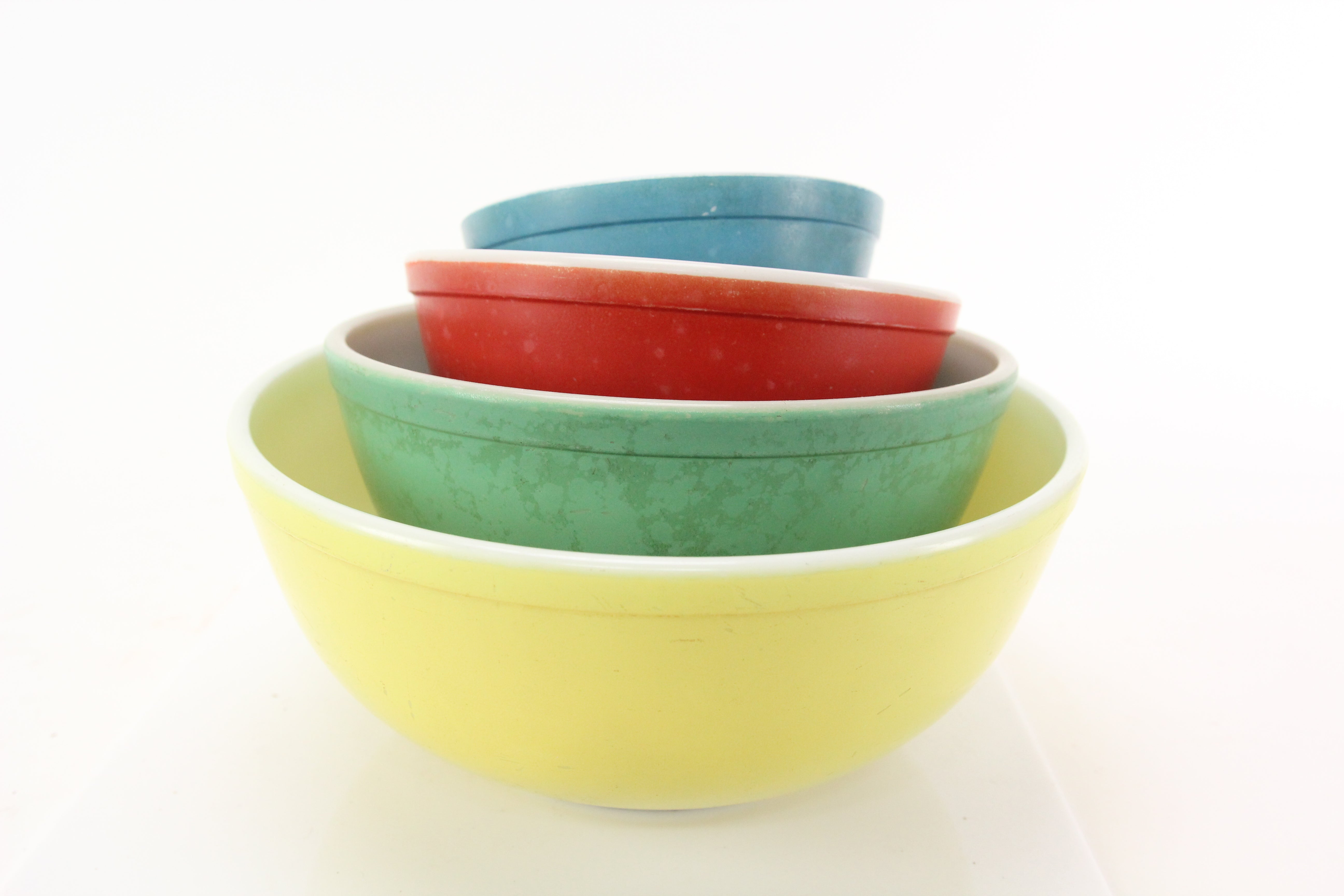 Pyrex Primary Colors Round Graduated Mixing Bowls - Set of Four ...